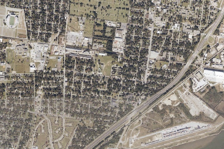 False fire alarm caused by light reflection near Bay Ave, Mobile AL ...