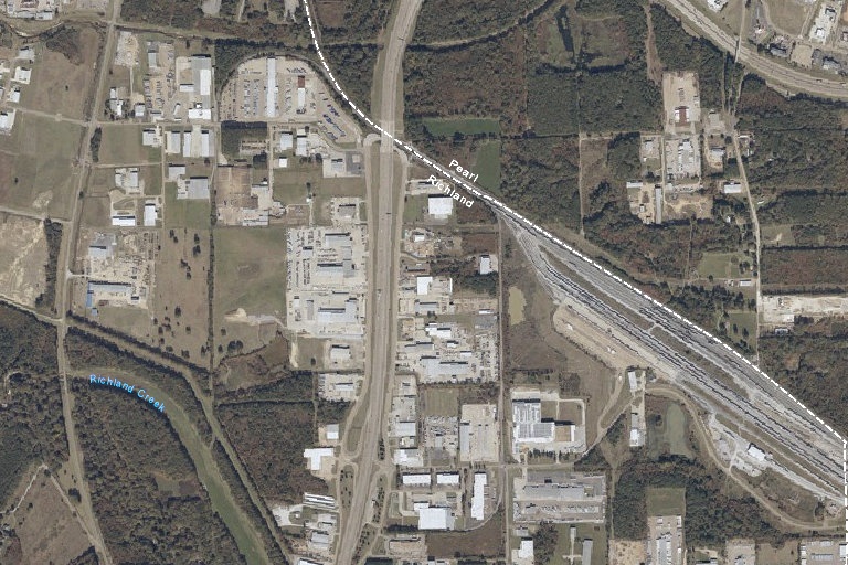 Commercial building fire with heavy smoke in industrial area, Richland ...