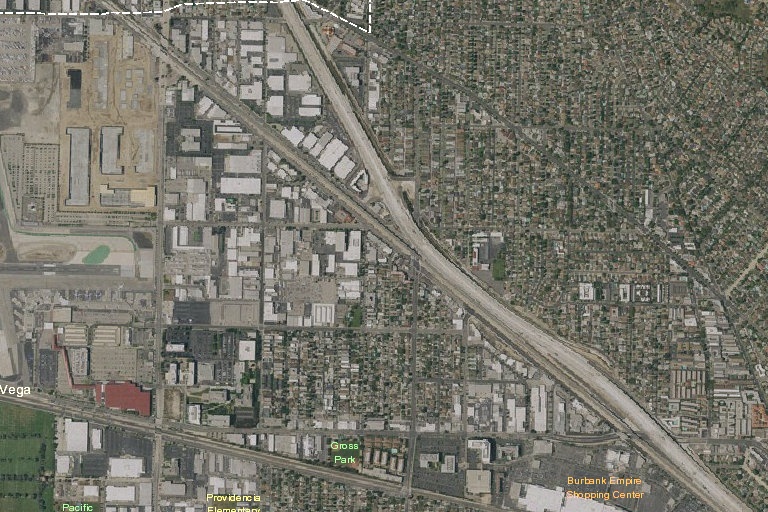 Shrubbery fire in front of house near N Frederic St, Burbank CA ...