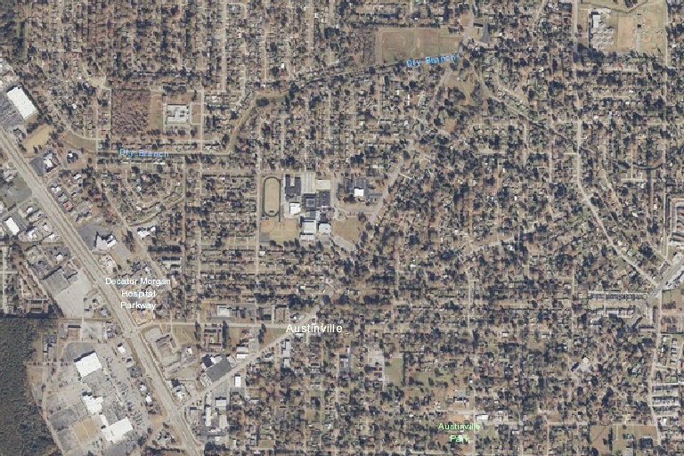 Car crashes into air conditioning unit near Betty St, Decatur AL ...