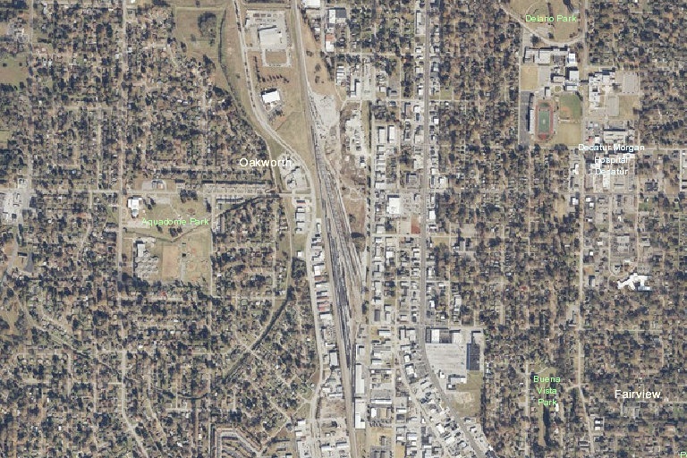 Tree blocking stop sign trimmed by public works, Decatur AL | CrimeRadar