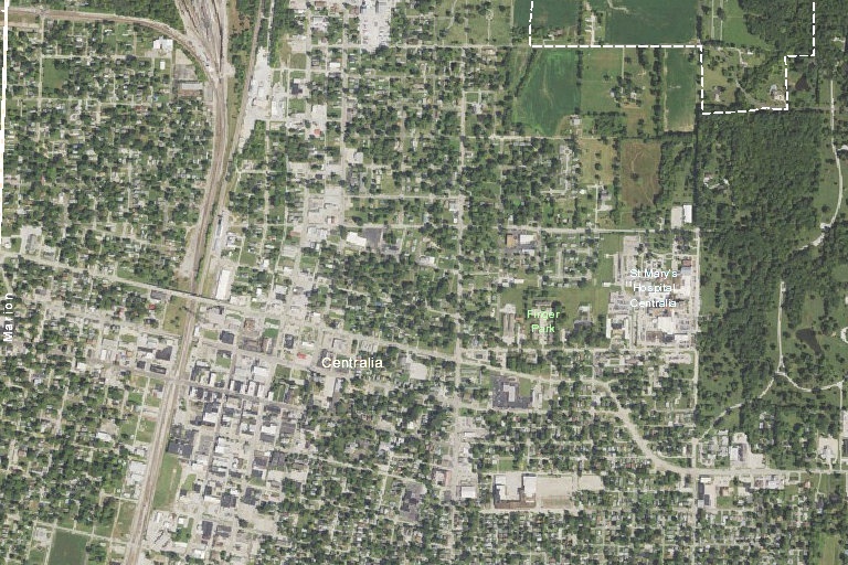 Vehicle towed near North Sycamore with incoming traffic, Centralia IL ...