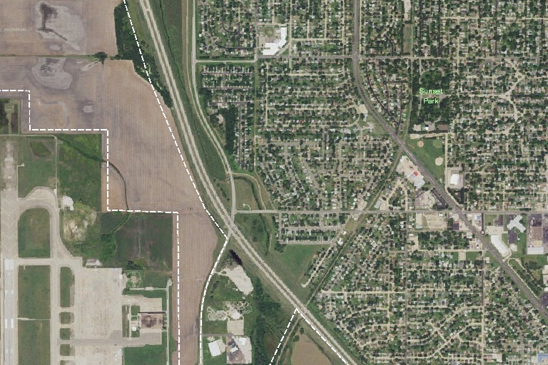 Heavy smoke reported near Harold Avenue and Roberts Avenue, Salina KS ...