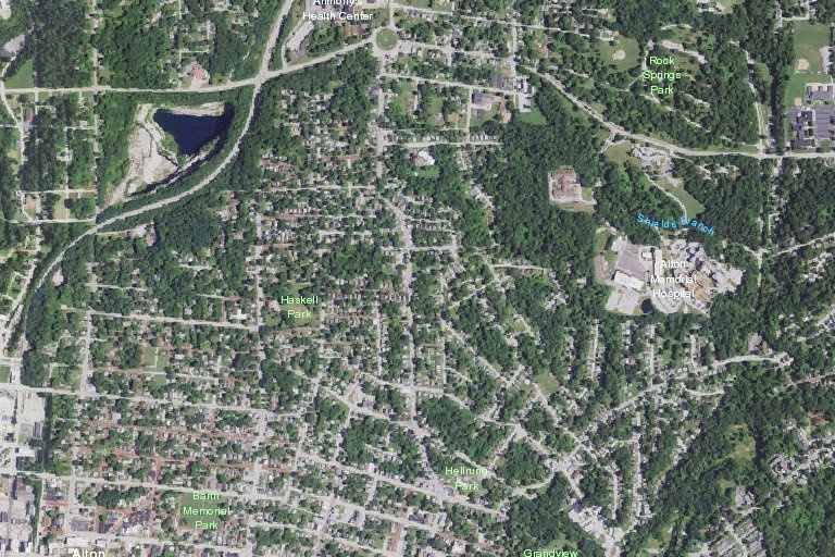 Armed robbery suspects masked near Highland Ave in Alton, Alton IL ...