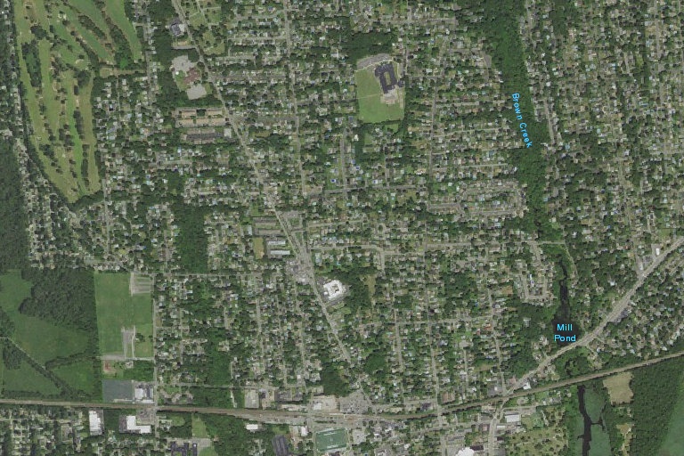 Railroad crossing gate malfunctions at Greeley Avenue, Sayville NY ...