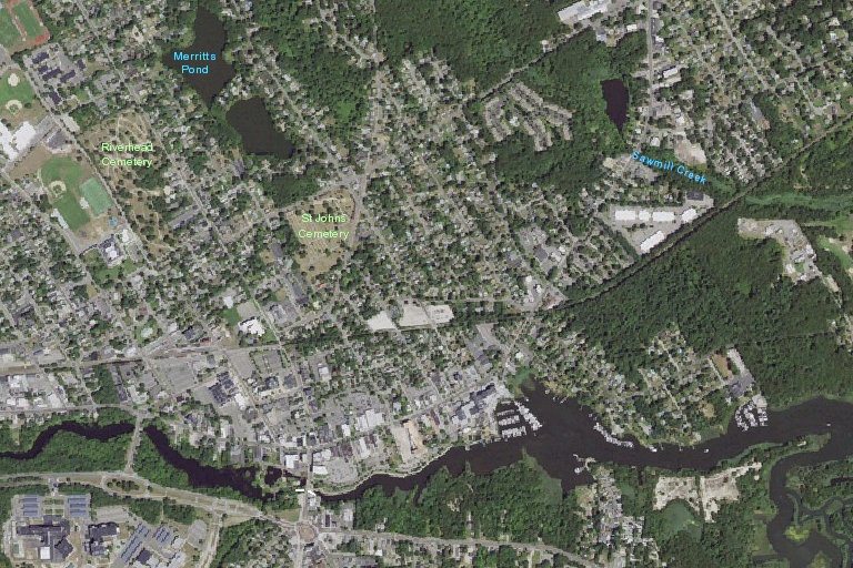 Vehicle hits Chase Bank building near Main St, Riverhead NY | CrimeRadar