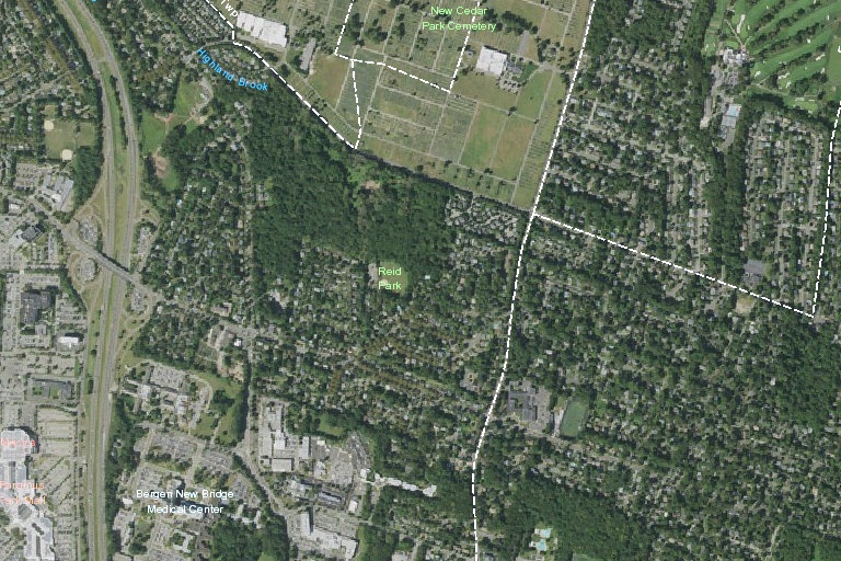 Two vehicles blocking roadway on east parkway, Paramus NJ | CrimeRadar