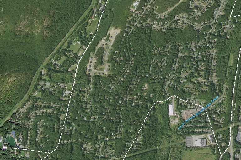 Electrical transformer sparks with smoke on Quaker Road, Rockland ...