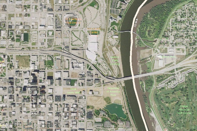 Vehicle strikes barrier after tire blowout on I-480, Omaha NE | CrimeRadar