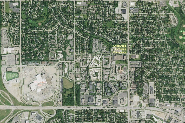 Stalled car blocks traffic on West Dodge Road, Omaha NE | CrimeRadar