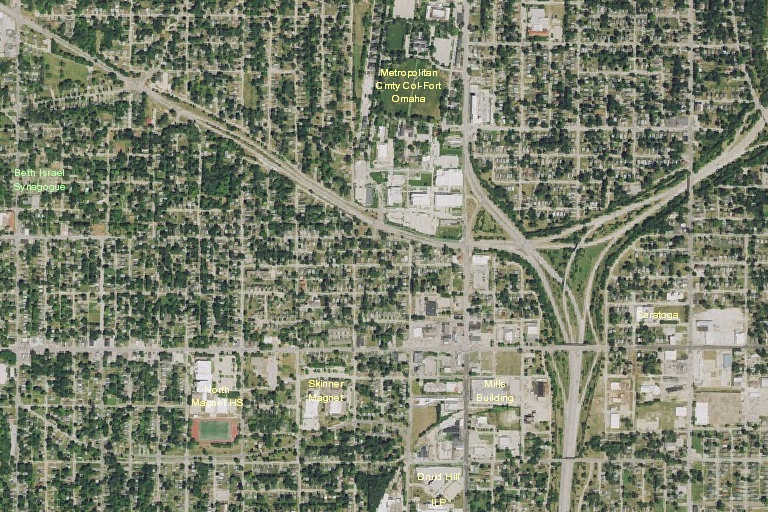 Large pothole causes tire damage near Ames Ave, Omaha NE | CrimeRadar