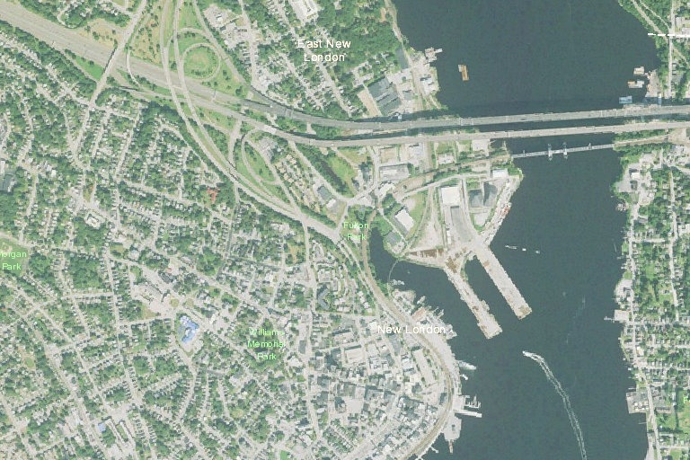 Traffic signals out from Garvin Street south on Main Street, New London ...