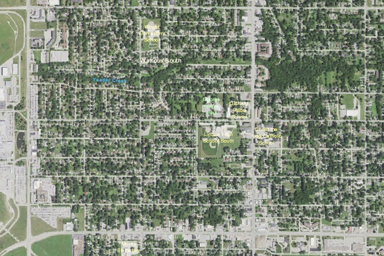 Two people act suspiciously near Wicked Rabbit bar, Des Moines IA ...