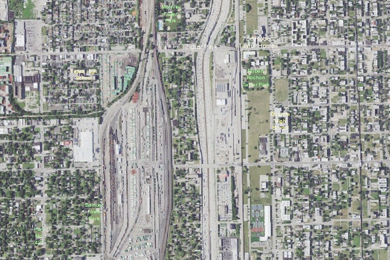 Pit bull locked in yard chases people in Chicago, Chicago IL | CrimeRadar