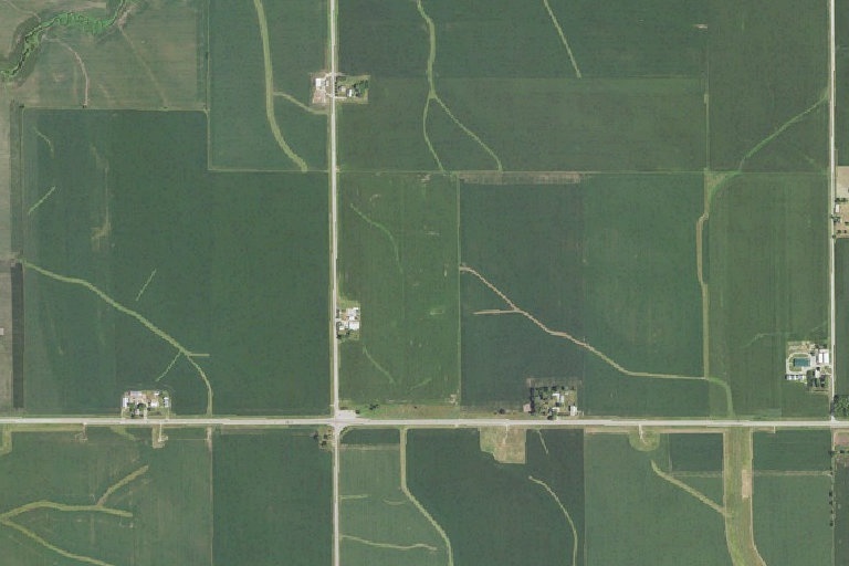 Combine fire reported on 21st Avenue farm field, Benton County IA ...