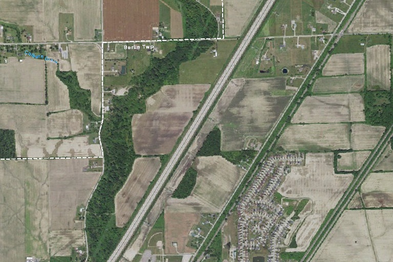 High-speed chase on I-75 with blue Dodge Magnum, Monroe County MI ...