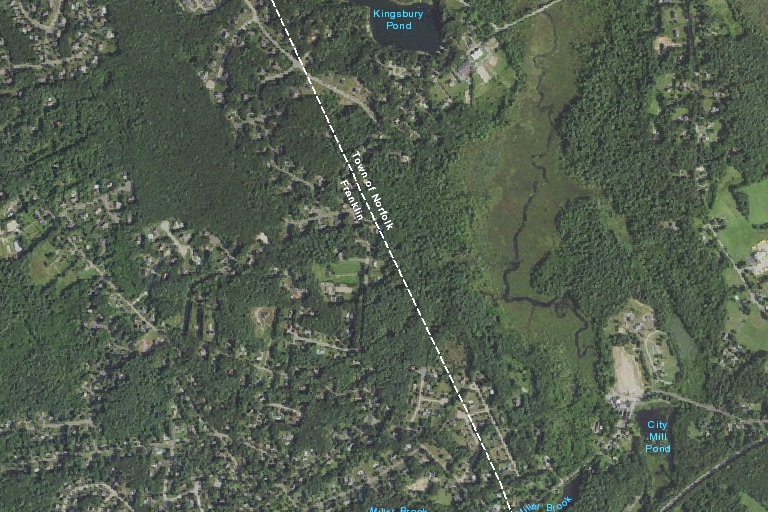 Vehicle crashes into wall near Franklin cemetery, Franklin MA | CrimeRadar