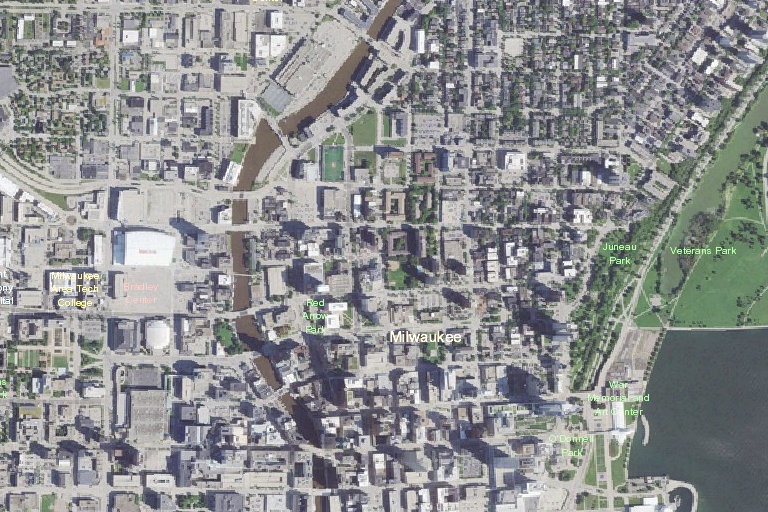 Fire crews respond to hotel on North Broadway, Milwaukee WI | CrimeRadar