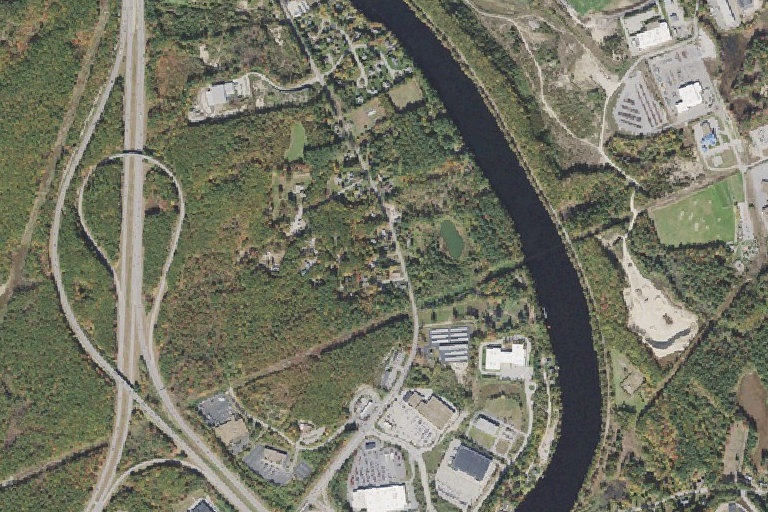 Person injured after falling from ladder at store, Hooksett NH | CrimeRadar