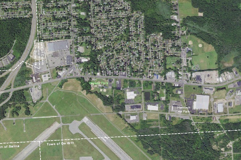 Debris on southbound interstate lane causes vehicles to swerve ...