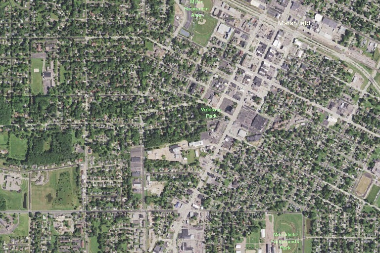 Minor two-vehicle accident in central cafe parking lot, Marshfield WI ...