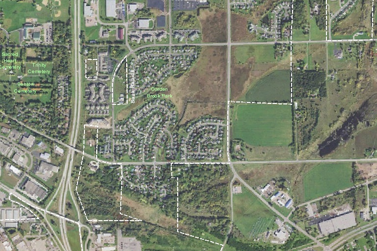 Three-vehicle accident at 10th St NE and Mayhew Lake Rd NE, Benton ...