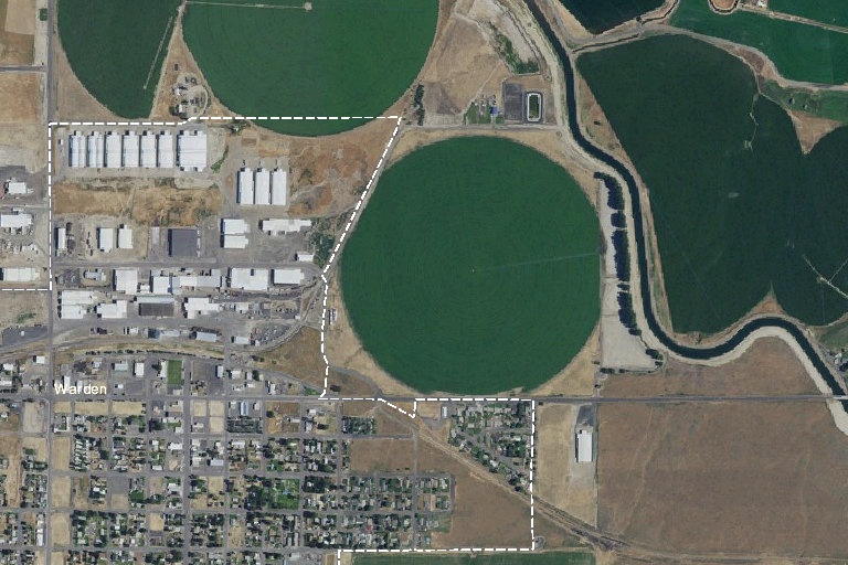 Structure fire spreading at residence near East 4th Street, Warden WA ...