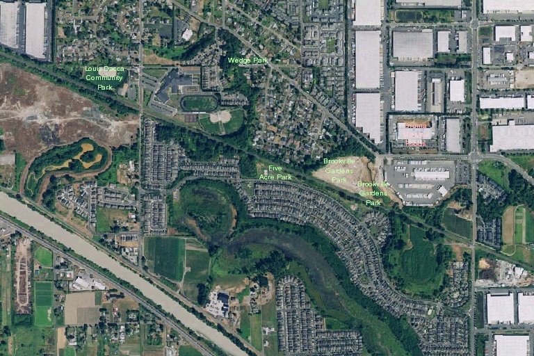 Medical responders assist person with breathing difficulty, Fife WA ...