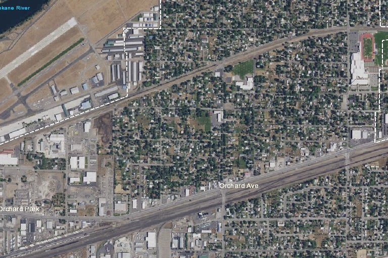 Non-life-threatening emergency on East Carlyle Avenue sparks response ...